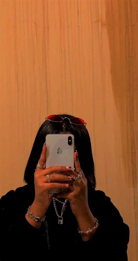 صور بنت ماسك جوال