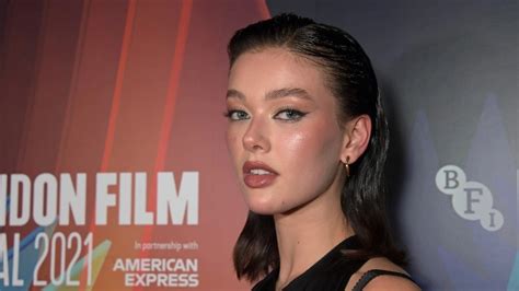 មកស្គាល់ តួចិត្តអាក្រក់ក្នុងរឿង «នាងមច្ឆាតូច កំពុងល្បីខ្លាំង ព្រោះតែរូបសម្រស់គួរ ឱ្យ ទាក់ ទាញ