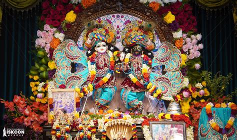 Shri Radhamadhav Temple 🌹 जिस दिन भगवान को पाने की इच्छा जाग्रत हो