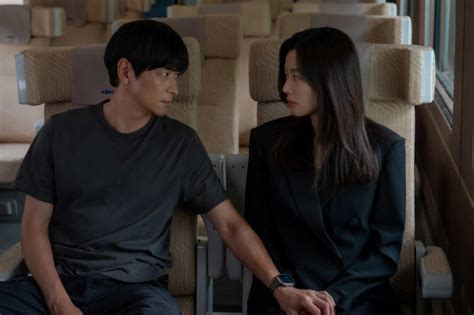 북극성 전지현x강동원 멜로 어떨까…눈맞춤 투샷