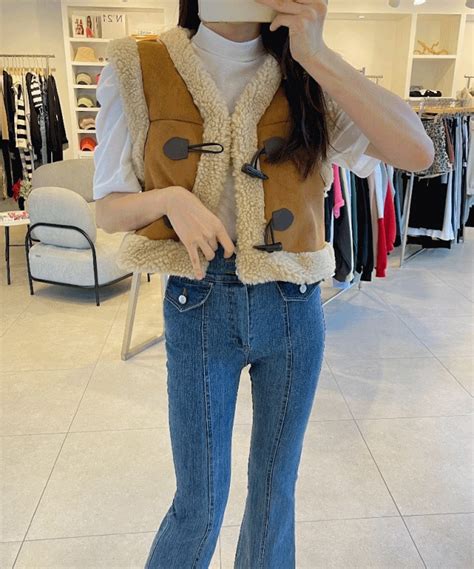 러블리 크롭 무스탕조끼 베스트 겨울아우터 퍼베스트 에이블리