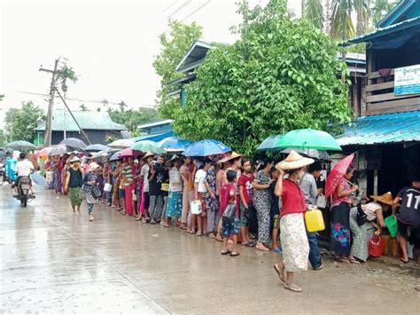 ရမ်းဗြဲမြို့၌ ဒေသခံပြည်သူများအား ဒုတိယနေ့ စားသုံးဆီများကို သက်သာသောဈေးနှုန်းဖြင့် ရောင်းချပေးလ