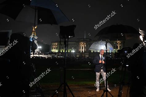 Media Buckingham Palace Following Official Announcement Editorial Stock