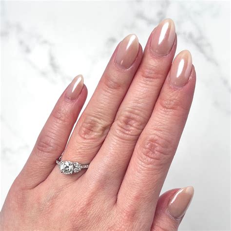 Round Cut Engagement Ring