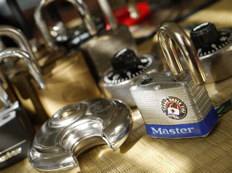 How To Pick A Lock With A Bobby Pin Easy Tradecraft For Aspiring Spies