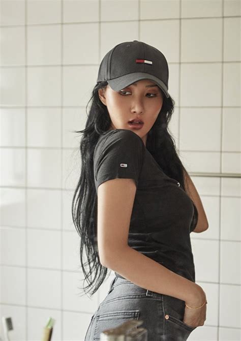 Pin By My World On Mamamoo Hwasa Mamamoo Kpop Girls