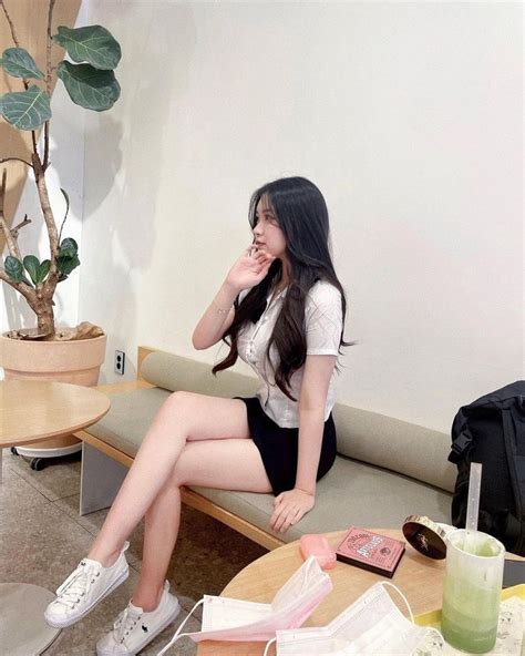 ㅇㅅㅇ에 있는 핀 다리 운동 여성 여자 교복 청소년 여자 패션