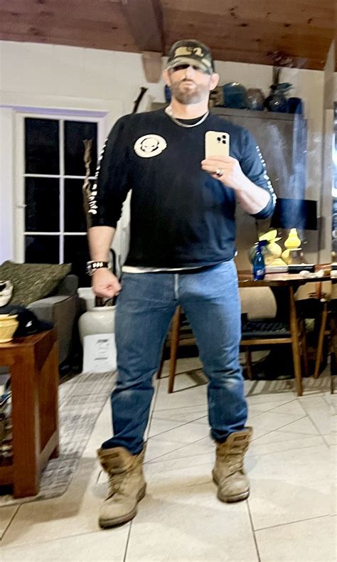 Redneck Bulge On Twitter Ready For The Weekend Redneckbulge Jeanfetish 501fetish Bulge