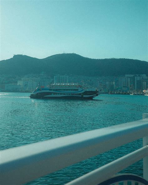 집 밖의 Busan Sea South Korea 경치 경치가 좋은 고요한 관광 구름 대한민국 도시 풍경 도시의 모험 문화 물 바다 바다의 배