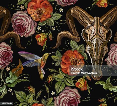 자 수 황소 두개골 벌 새와 장미 원활한 패턴입니다 디 아 드 안 돼 죽음의 날입니다 고딕 로맨틱 자 수 버팔로 두개골 빨간 장미와 모란 부족 패턴 옷 예술 자수에 대한