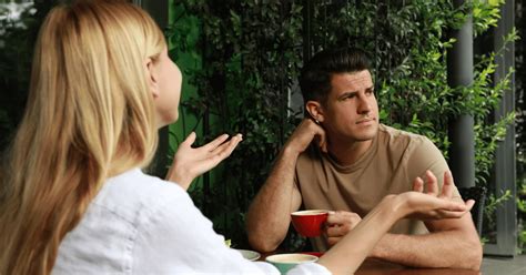 People Who Have A Habit Of Attracting Emotionally Unavailable Partners Usually Ignore These 7