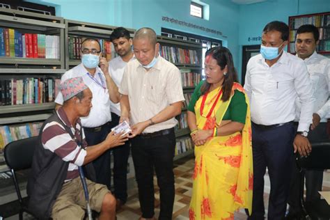 अपाङ्गता भएका व्यक्तिहरुलाई परिचय पत्र तथा सहायक सामाग्री वितरण