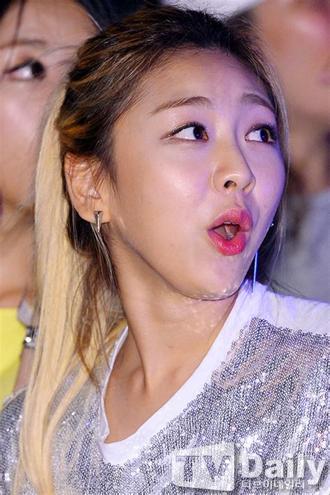 [td포토] 레이디스 코드 리세 과격한 로드fc 경기에 화들짝 놀라
