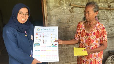Fkm Students Distribute Cards For Donan Village Resident To Prevent