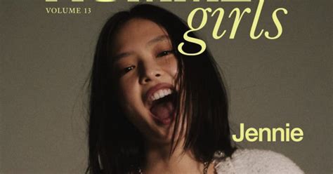 제니 망사 스타킹 확대→ 상반신 탈의… 파격 노출 화보 추가 공개