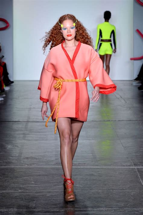 Volle Modellen Hoofddoeken En Littekens Van Borstkanker Dit Was Nu Al De Meest Diverse Show Op