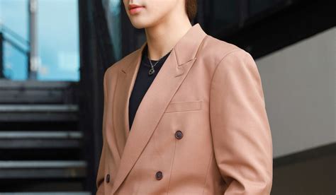 รวมรูปภาพของ เปิดวาร์ป 4 พี่ชายของ อนงค์ ในละคร หนึ่งในร้อย หล่อสะเทือนพระนคร รูปที่ 16 จาก 28