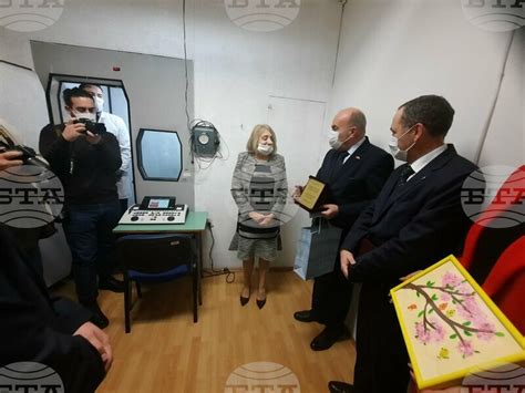 Министърът на външните работи Николай Милков посети Института за слухова речева и гласова