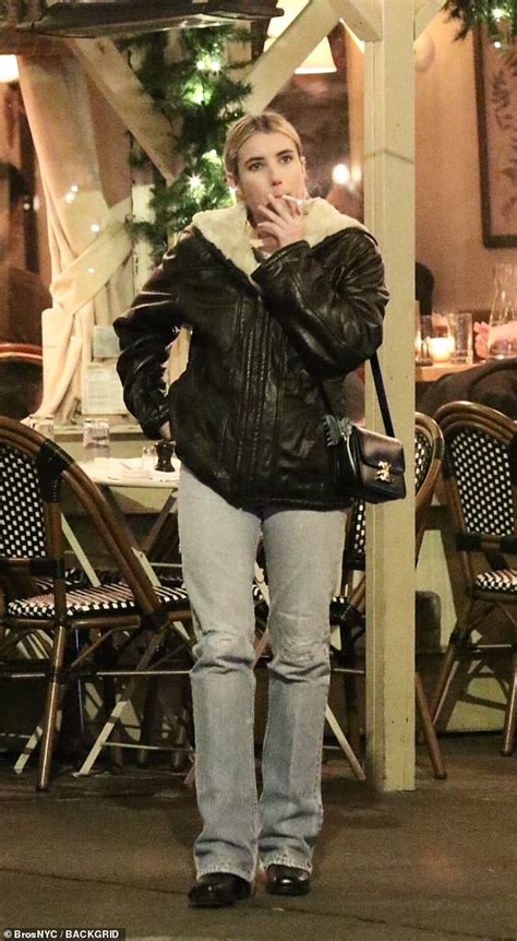 Emma Roberts Sigaret