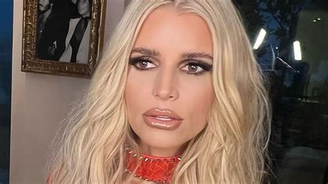 She Doesnt Look Like Herself Jessica Simpson Fans Say As She Reveals