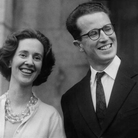 Uno De Los Restaurantes Más Bonitos De España Cocina Mediterránea Desde La Muralla Del Castillo