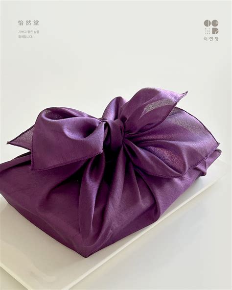 이연당 한식디저트공방 전통 떡과 한과를 만듭니다 2단으로 곱게 보자기 포장까지 고급목함 첫돌 답례입니다 Instagram