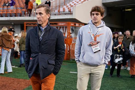 Fans Debate As Peyton Mannings Son Follows In Hofers Footsteps With