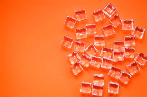 아이스 큐브 인공 투명 사각형 아크릴 조각 식품 배경 상단 보기 복사 공간 텍스트 감기와 독감에 대한 스톡 사진 및 기타 이미지 감기와 독감 결정체 고드름 Istock