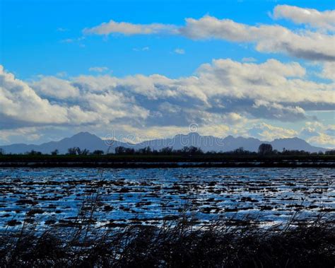 Sutter Buttes Sunrise Stock Image Image Of Backlit Central 26712311