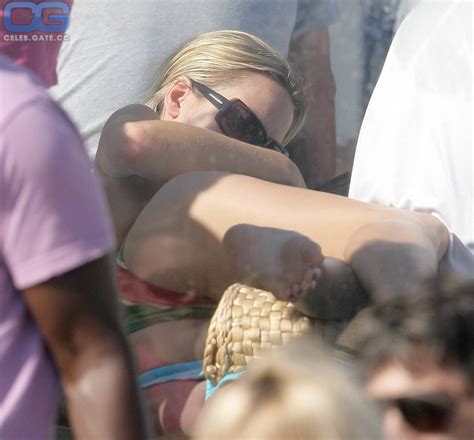 Ashley Scott Nude Sexy Photos