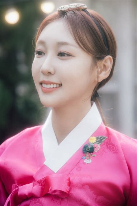 야구여신 박지영 아나 아름다운 한복 자태…풍요로운 한 해 되기를 파이낸셜뉴스