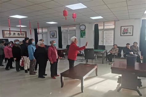 校工会离退休人员服务处、关工委组织退休女教职工迎“三八”投球活动 工会