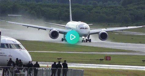 Boeing 787 9 Dreamliner Impressive Powerful Reverse Thrust  On Imgur