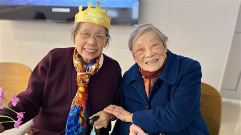 杭州爱心养老院举办百岁寿辰 杭州市拱墅区静孝颐养院欢庆生日会智慧康养杭州康复医院，康复中心，养老院哪家好，前十名，价格一览表，排行榜