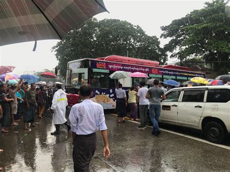 Dvb အင်းစိန်ထောင်မှ လွတ်ငြိမ်းခွင့်ရကြသူများ မြင်ကွင်း ဓာတ်ပုံ