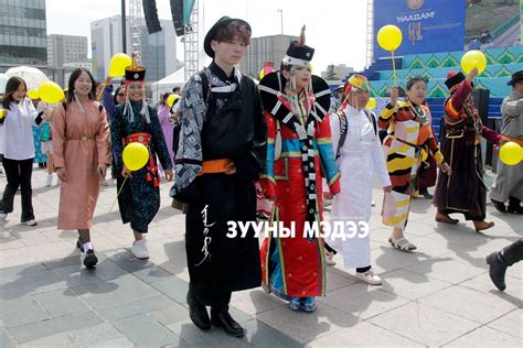 Фото Дээлтэй Монгол наадамд хүүхэд залуус идэвхтэй оролцлоо