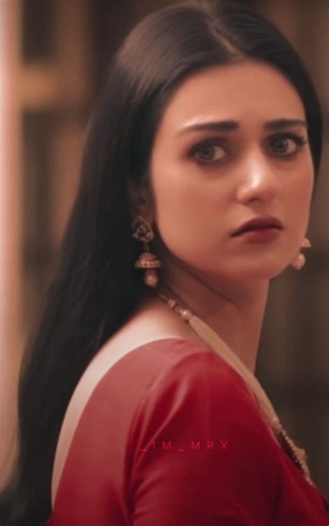 Pin By Dunkel Leben On Wmvac Sarah Khan سارہ خان Beautiful