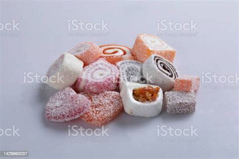 전통적인 터키 커피와 흰색 배경에 터키 풍의 즐거움 플랫 레이 0명에 대한 스톡 사진 및 기타 이미지 0명 공예 관광