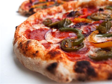 手工辣肉腸 PIZZA 造 PIZZA
