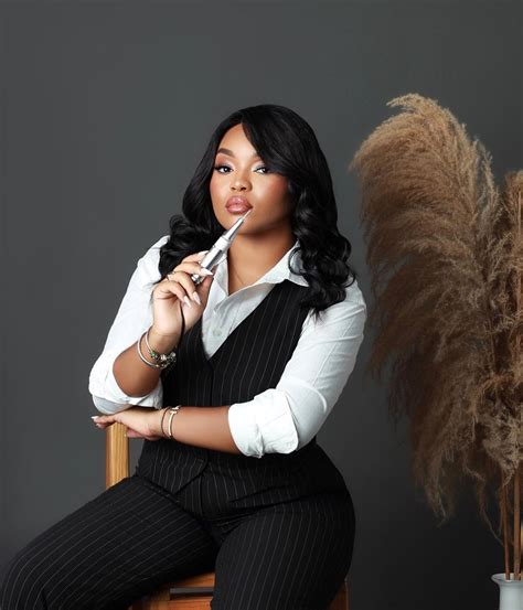 Keesha Vilsain 💕• You Know U Fine When U Can Pose From Any Angle •📏🗿 Instagram