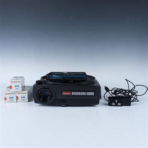 22pc Vintage Kodak Carousel 800 Slide Projector With Case Sold At Auction On 31st October