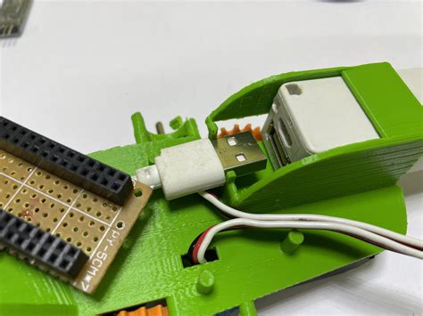 Bluetooth Controlled Spider Robot That Shoots 15 Steps With