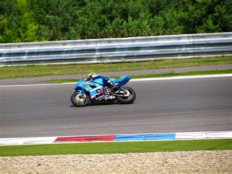무료 이미지 선로 바퀴 차량 속도 경쟁 경마장 경마 대회 빠른 회로 브르노 모터 스포츠 경주 용 자전거 오토바이 경주 자동차 경주 도로 경주