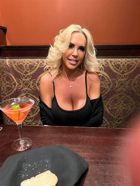 Tw Pornstars Wifeys World Twitter Hope Youre All Having A Great Week Time For A Drink And