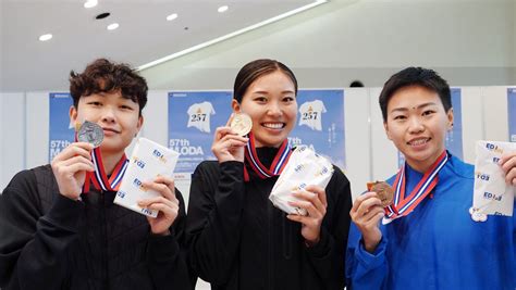 日本グランプリシリーズ on Twitter 織田記念 表彰式 女子走高跳 1位 髙橋渚メイスンワークAC1m80 2