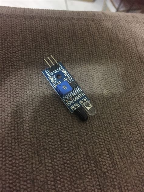 Mcu自學雜記 Arduino 5 反射式紅外線壁障模組繼電模組控制風扇。