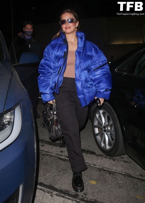 Addison Rae Shows Some Skin On Her Way Into Craigs 31 Photos