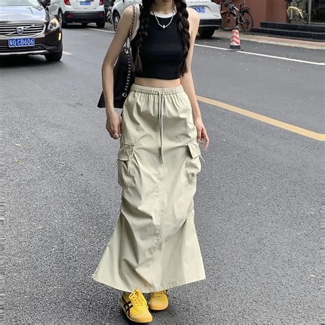 코디세트배색 라인 베이직 크롭 슬림 슬리브리스허리밴딩 백슬릿 카고 롱스커트 세트 2k110510e