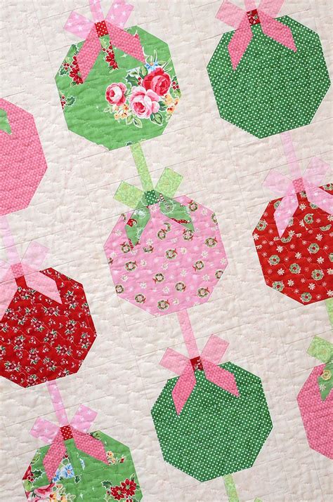 New Pattern Christmas Ornament Quilt And A Giveaway Ellis And Higgs