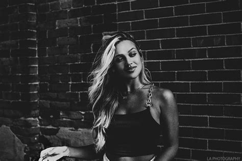 Isabelle J New View Modeling